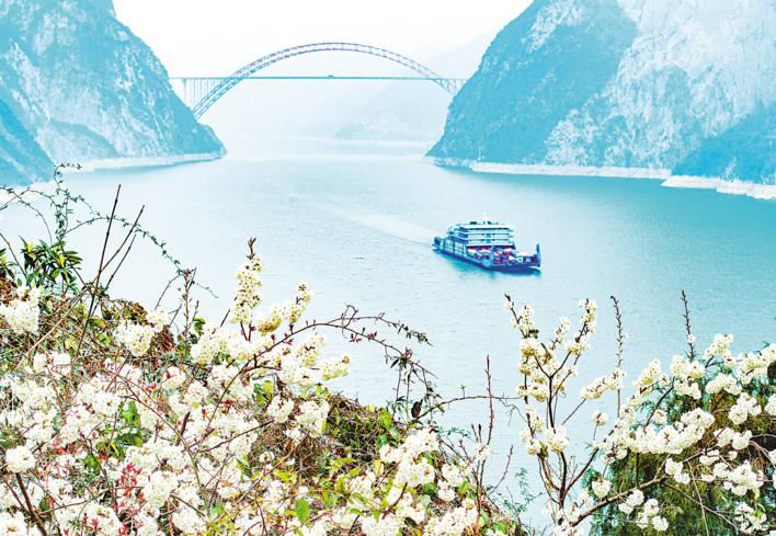 Spring scenery along Xiling Gorge in Yichang, Hubei